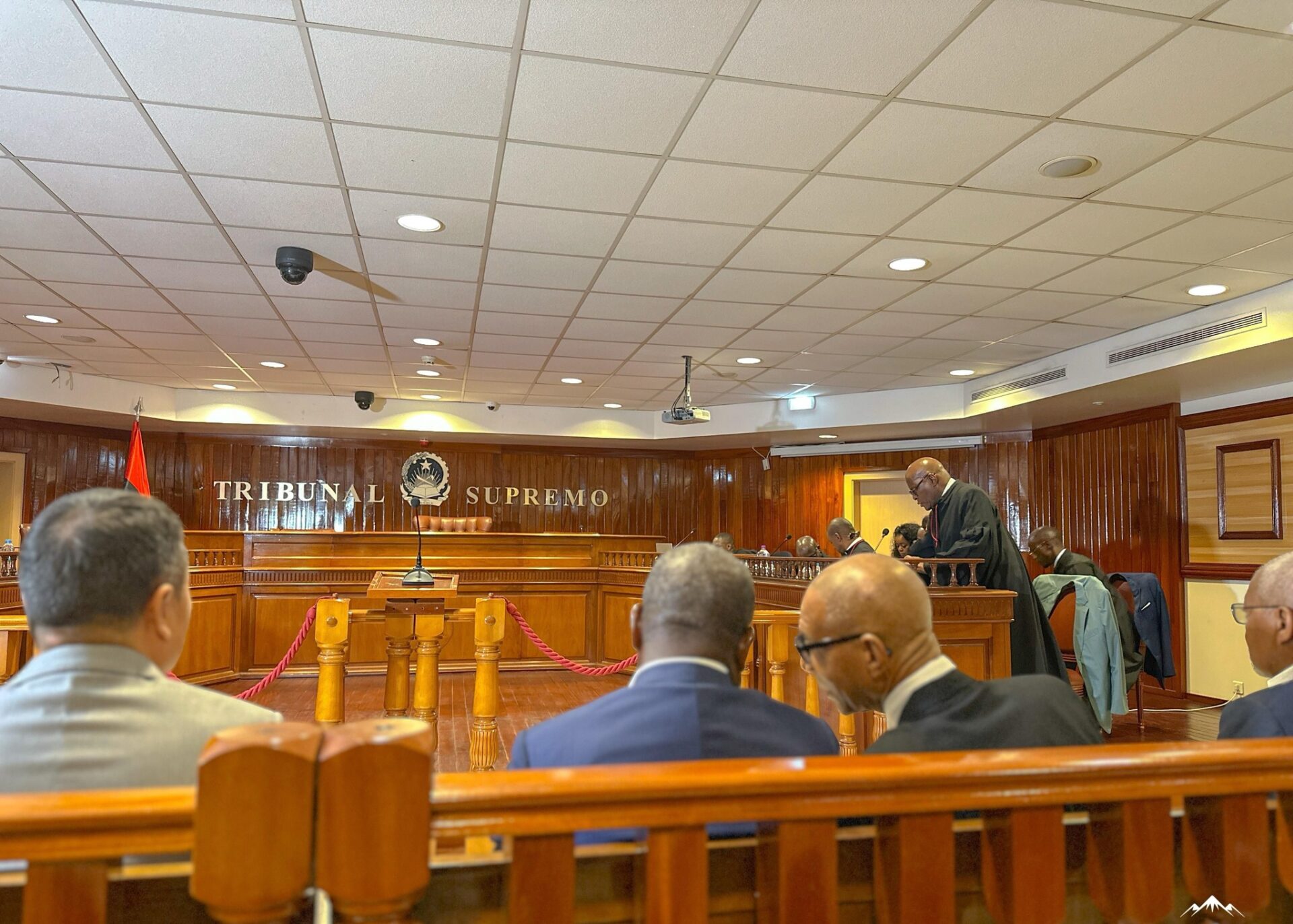 Ministério Público acusa generais Dino e Kopelipa de terem transferido ...