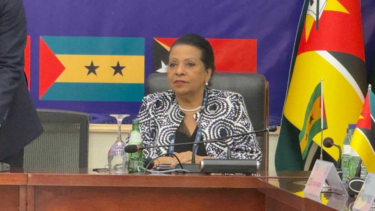 Moza Banco fecha semestre no vermelho após imposto travar resultados ...