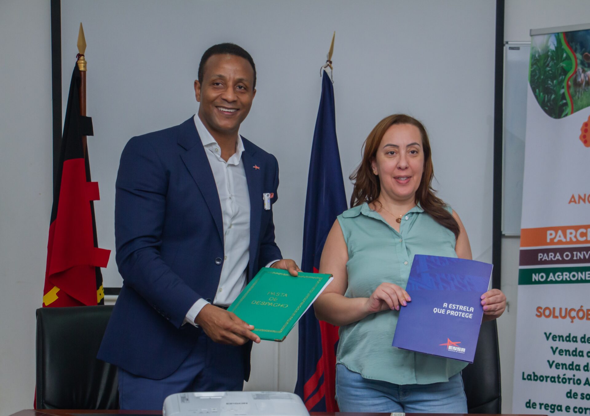 ENSA e ANGATA assinam acordo para proteger agricultores - Forbes África ...