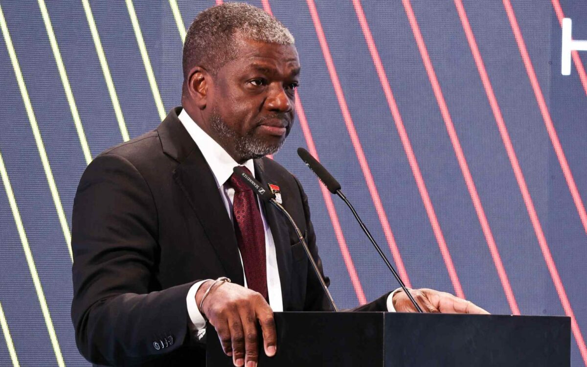 Standard Bank Angola reabre portas do sistema financeiro global com ...