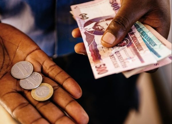 Tabela Salarial Única duplica valor do salário mínimo em Moçambique ...