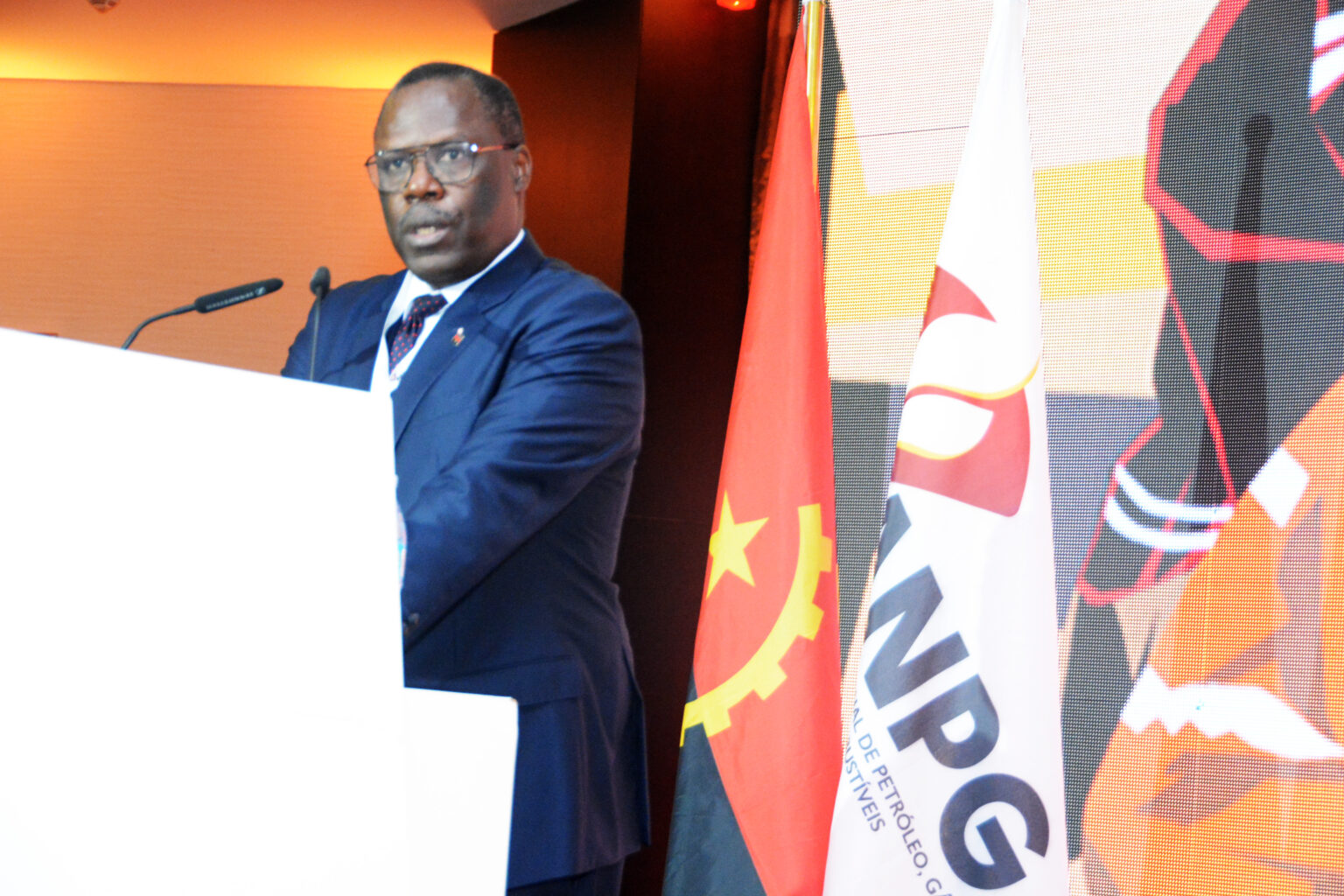 Angola espera 60 mil milhões USD em investimentos em petróleo e gás até ...