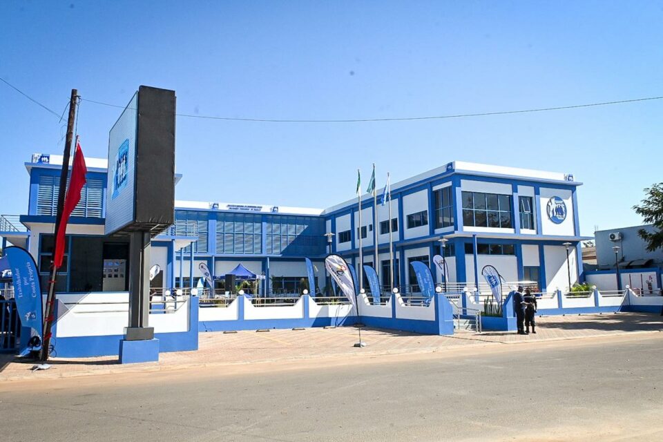 Presidente moçambicano inaugura nova sede do INSS na província de ...