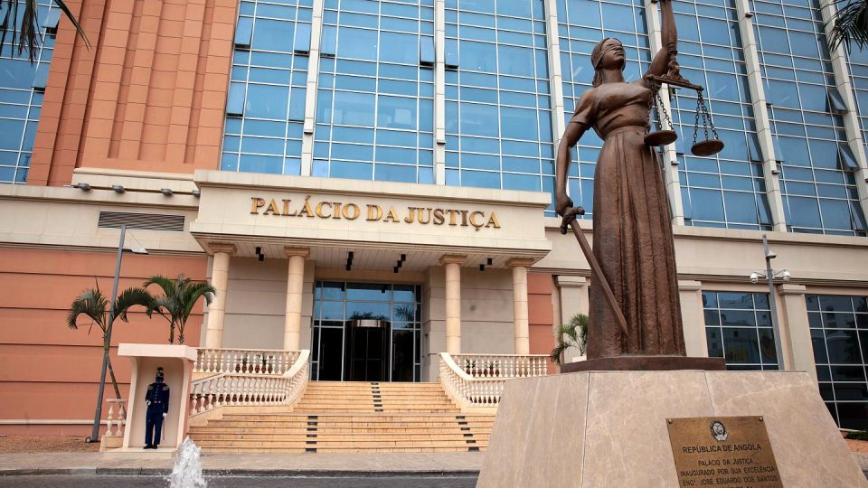 Exclusivo: ÁUREA torna-se a primeira Sociedade Distribuidora de Valores ...