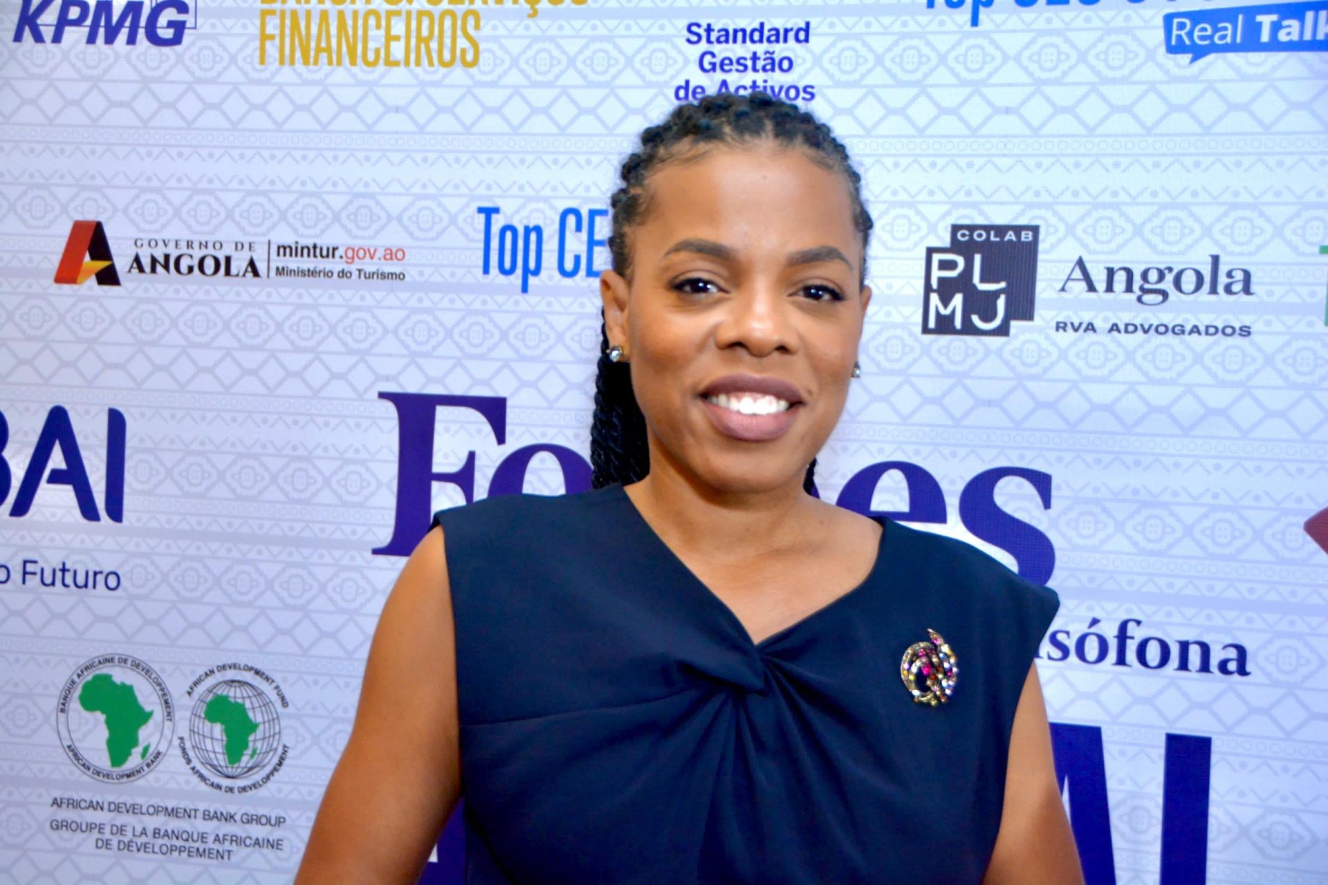 “Em Angola não temos problema de escassez de mulher com capacidades ...