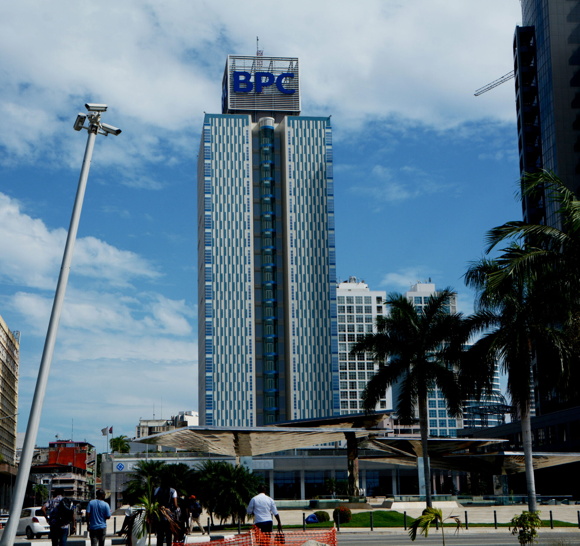 Restauro do edifício sede do Banco de Poupança e Crédito de Angola ...