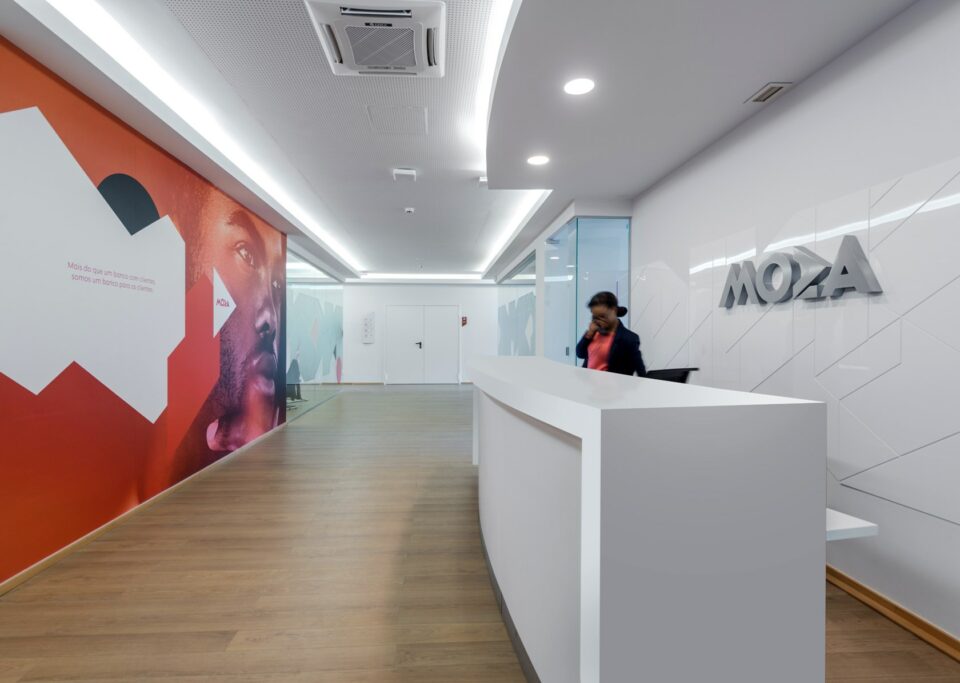 Moza Banco fecha semestre no vermelho após imposto travar resultados ...