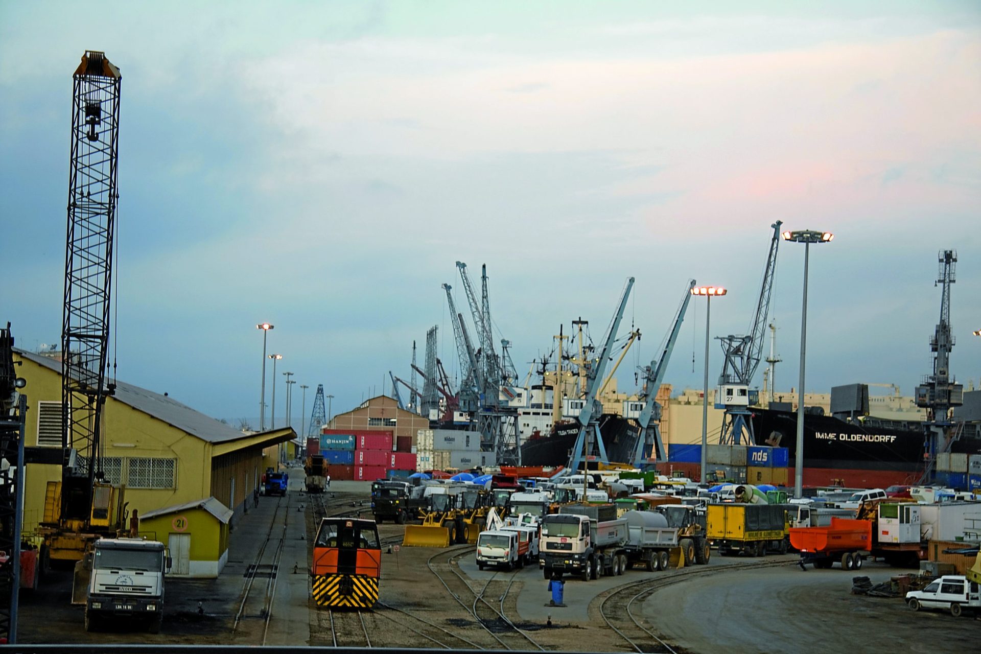 Terminal multiuso do Porto de Luanda com nova gestão - Forbes África ...