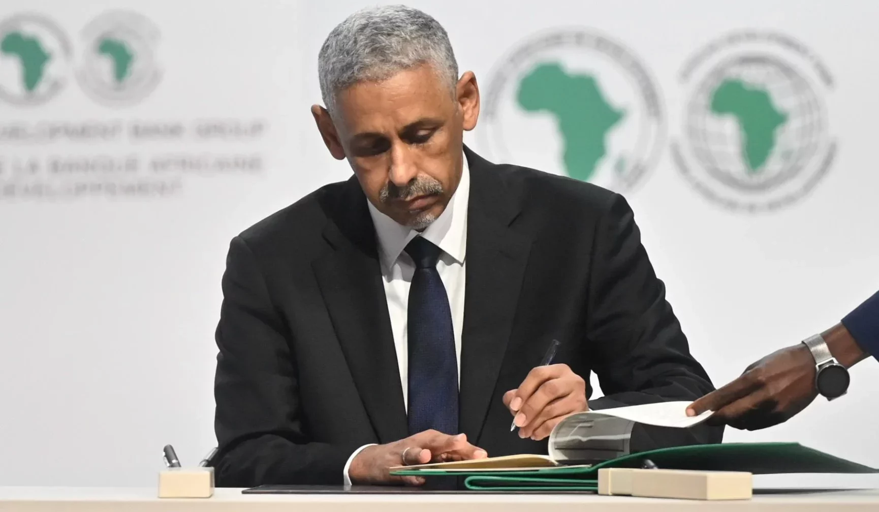 Sidi Ould Tah assume presidência do BAD e lança agenda de reformas ...